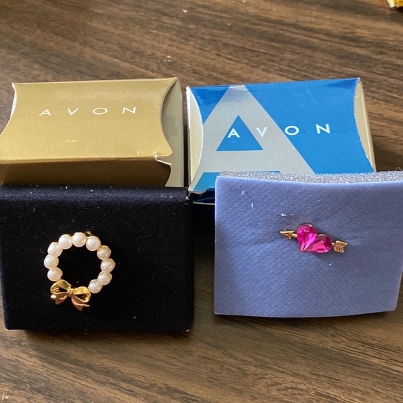 Avon | Jewelry | New Avon Wreath Wpearls And A Heart Warrow Pins | Poshmark